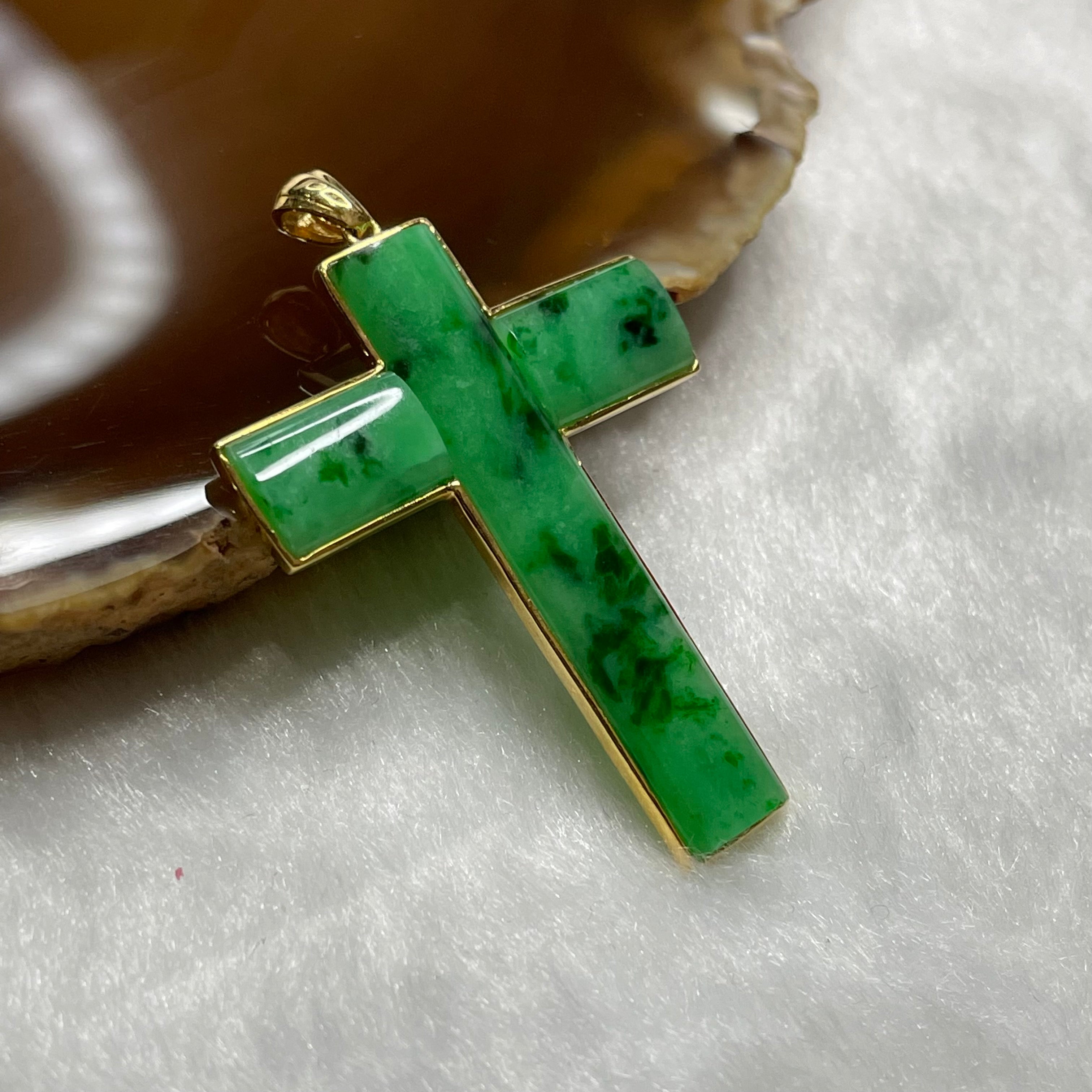 Type A Spicy Green Jade Jadeite Cross 18k Yellow Gold 4.09g 43.8 by 30. ...